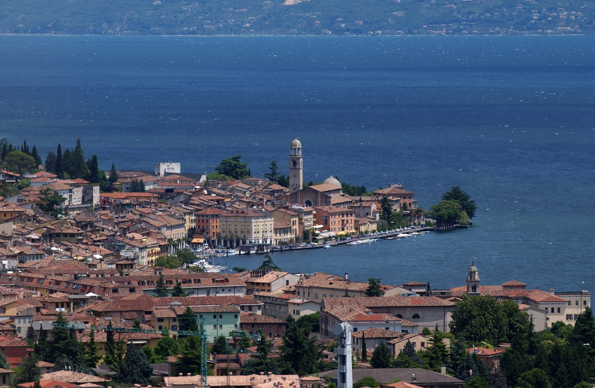 Salò is the largest town at the western shore of Lake Garda Salò is the largest town at the western shore of Lake Garda